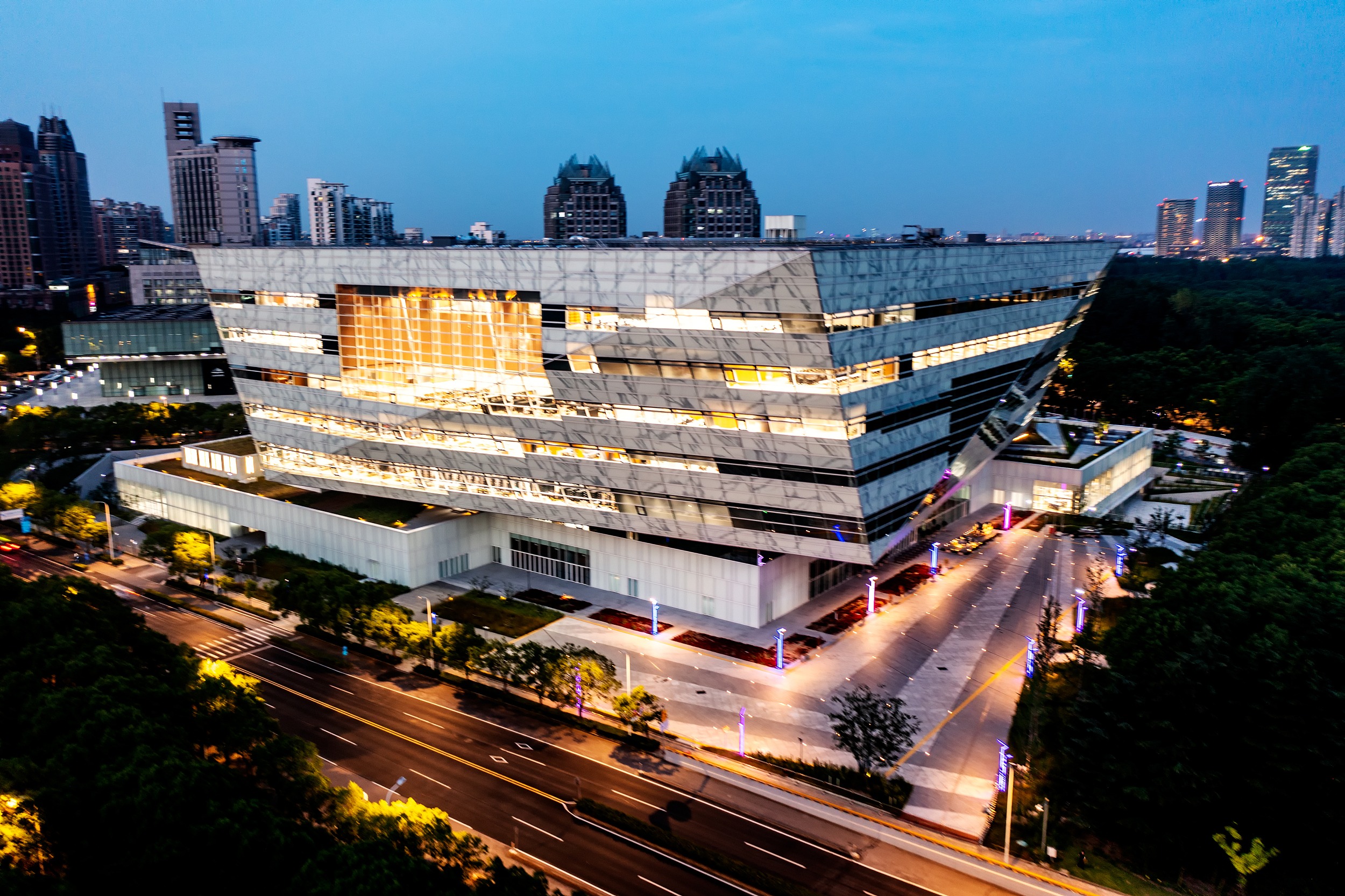 11.5万㎡｜中国最大图书馆建筑 上海图书馆打造“智慧书房” | 中国之最 | 通识中国 | 当代中国