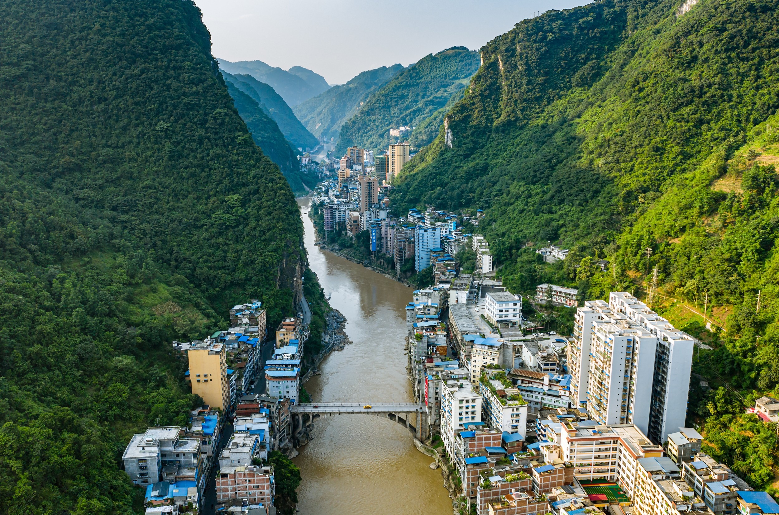 China's narrowest town built in a canyon—Yanjin | Greatest of China ...
