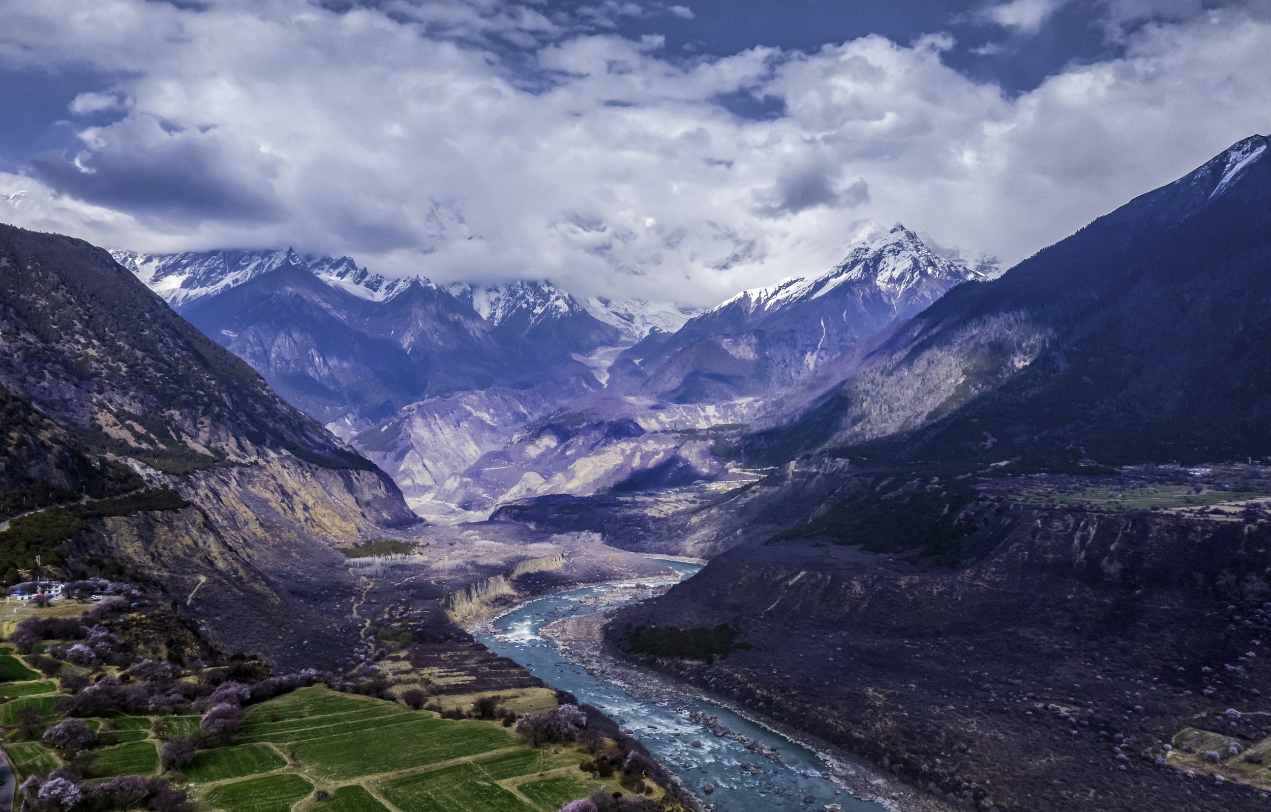 The deepest canyon in the world: Yarlung Zangbo | Greatest of China ...