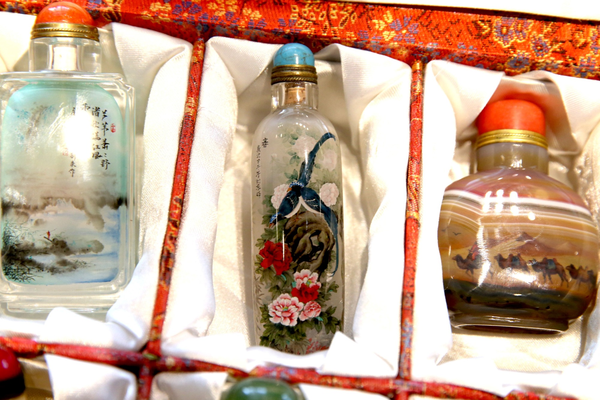 A world within snuff bottle: The art of Chinese inside painting ...