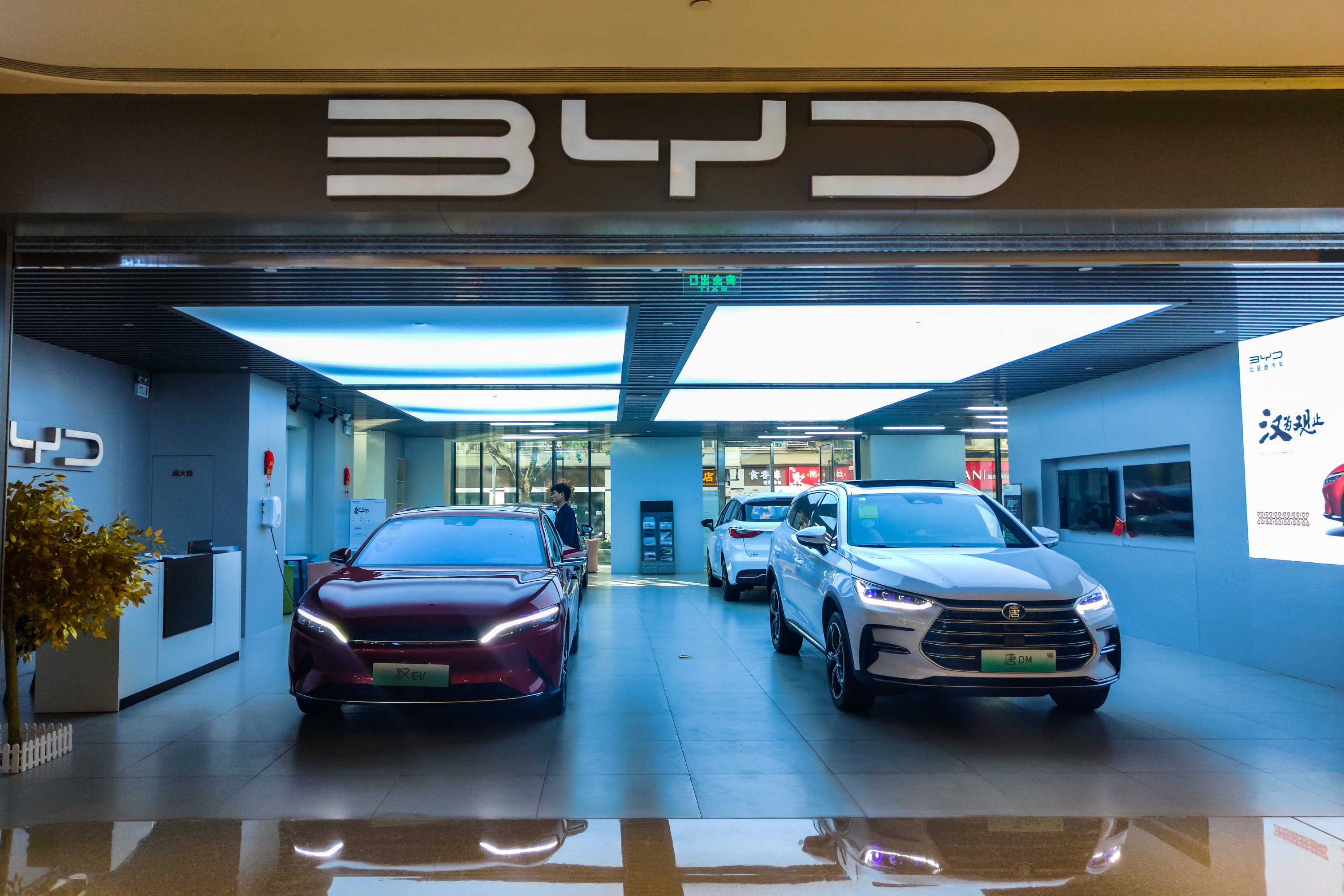 BYD's founder Wang Chuanfu: Two people changed his whole life ...