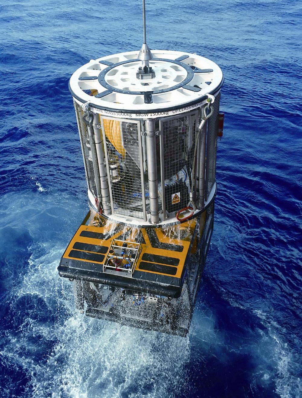 "Deep sea astronaut" Han Chao conducts "telekinetic" flights in the ...