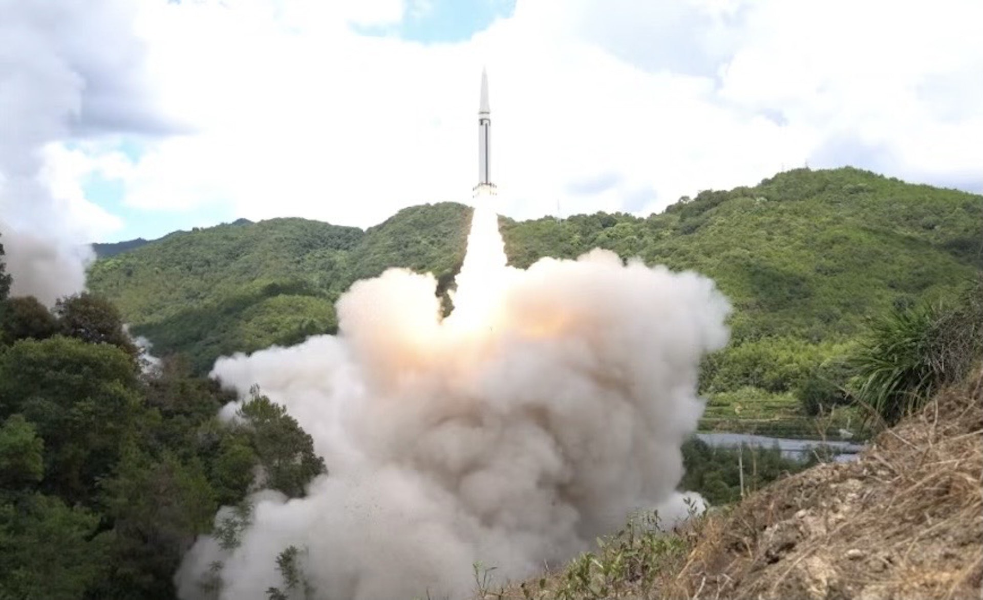 亮相解放军台海军演 PCH-191远程火箭炮威力超想像 | 军事技术 | 中国科技 | 当代中国