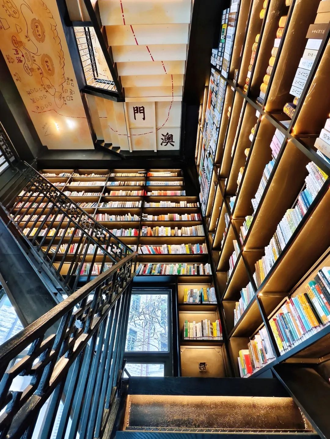 Explore Guangzhou's first Lighthouse Library! What makes it so unique ...