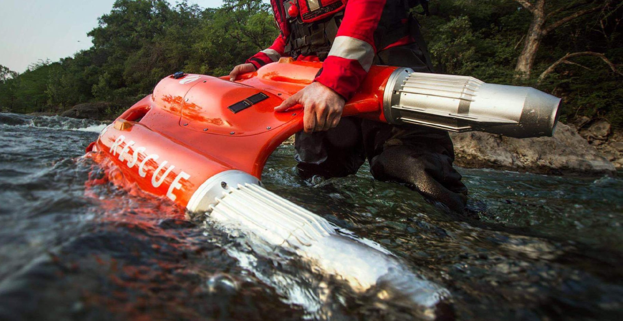 智能打造水上救援“神器” “海豚1号”救急扶危超实用 | 智慧生活 | 中国科技 | 当代中国