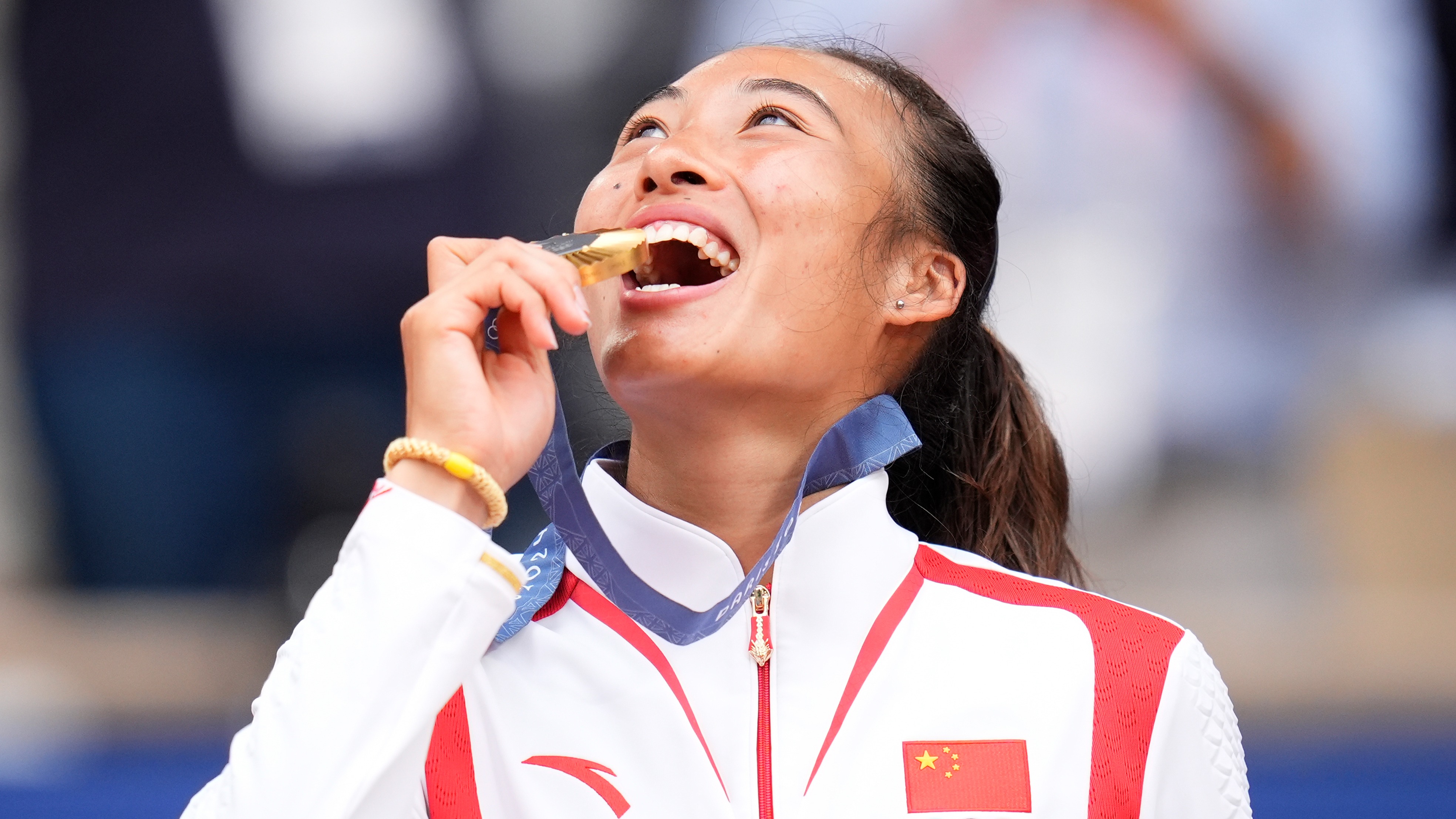 Chinese tennis star Zheng Qinwen: A "hardworking genius" | Athletes ...