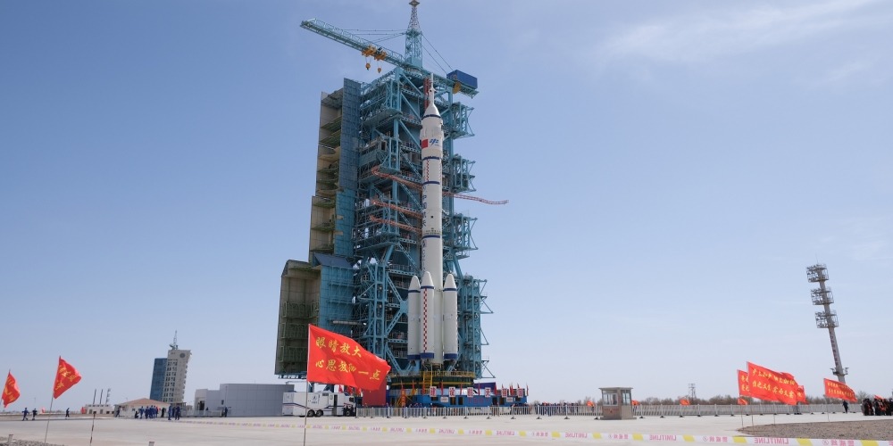 高清多图｜嫦娥六号完成人类首次月背采样 展示五星红旗 | 航空航天 | 中国科技 | 当代中国