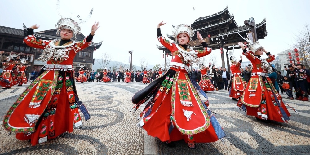 In China's 56 ethnic groups, which is the smallest one? | Human ...