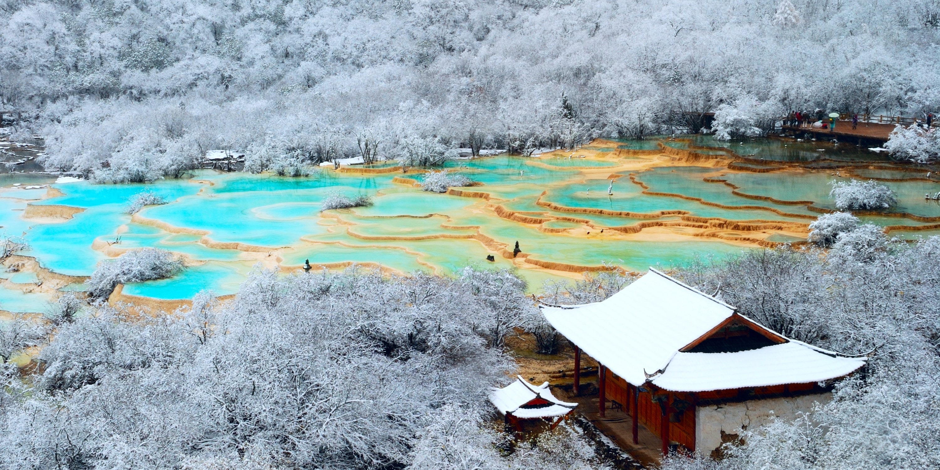 Huanglong Valley: Mystery of the changing colours of the water ...