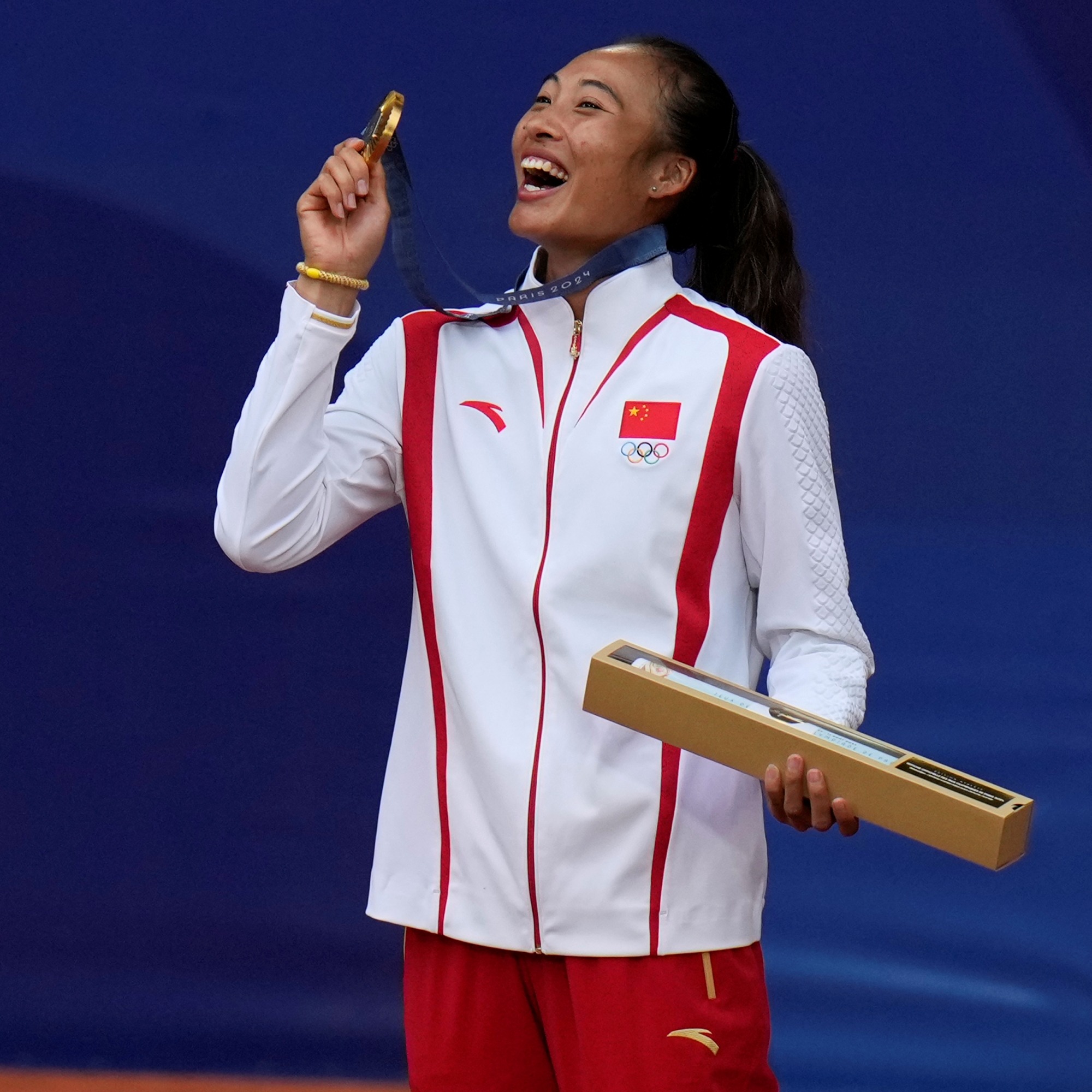 Chinese tennis star Zheng Qinwen: A "hardworking genius" | Athletes ...