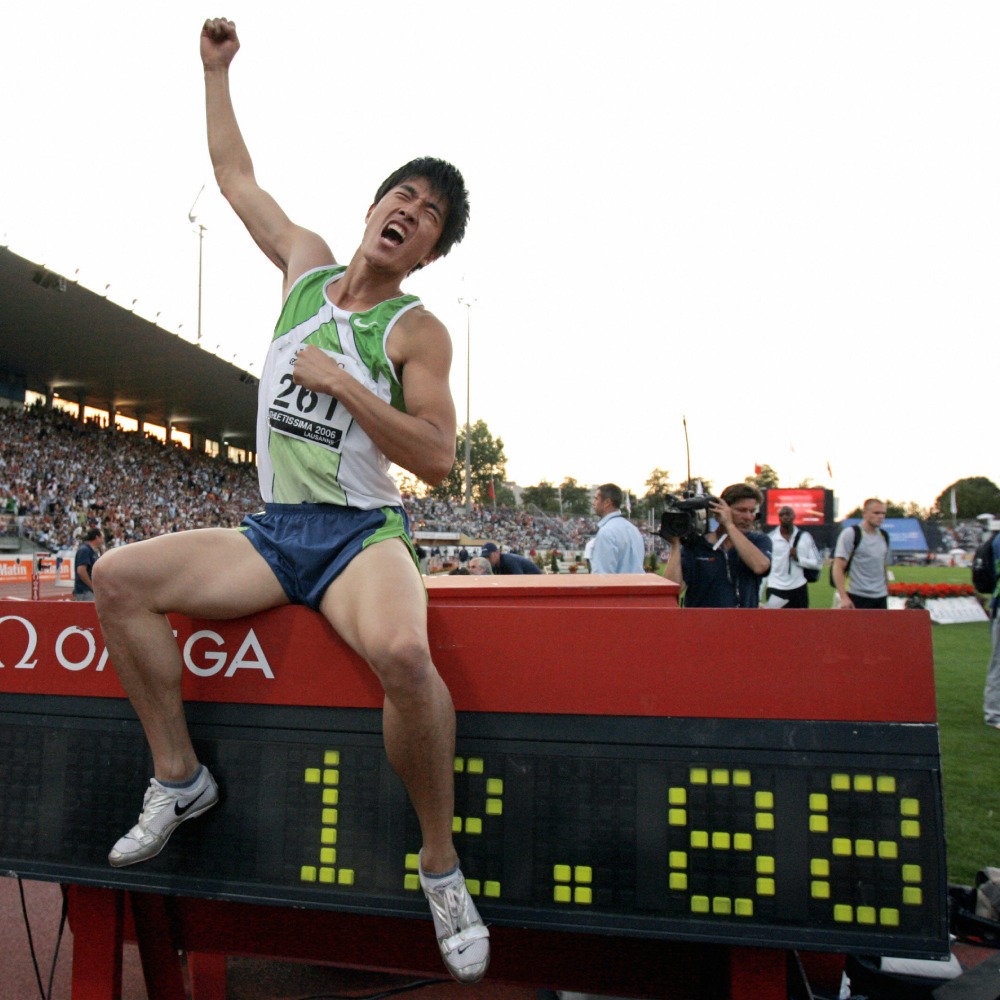 Chinese hurdler Liu Xiang broke world record of men's 110m hurdles ...