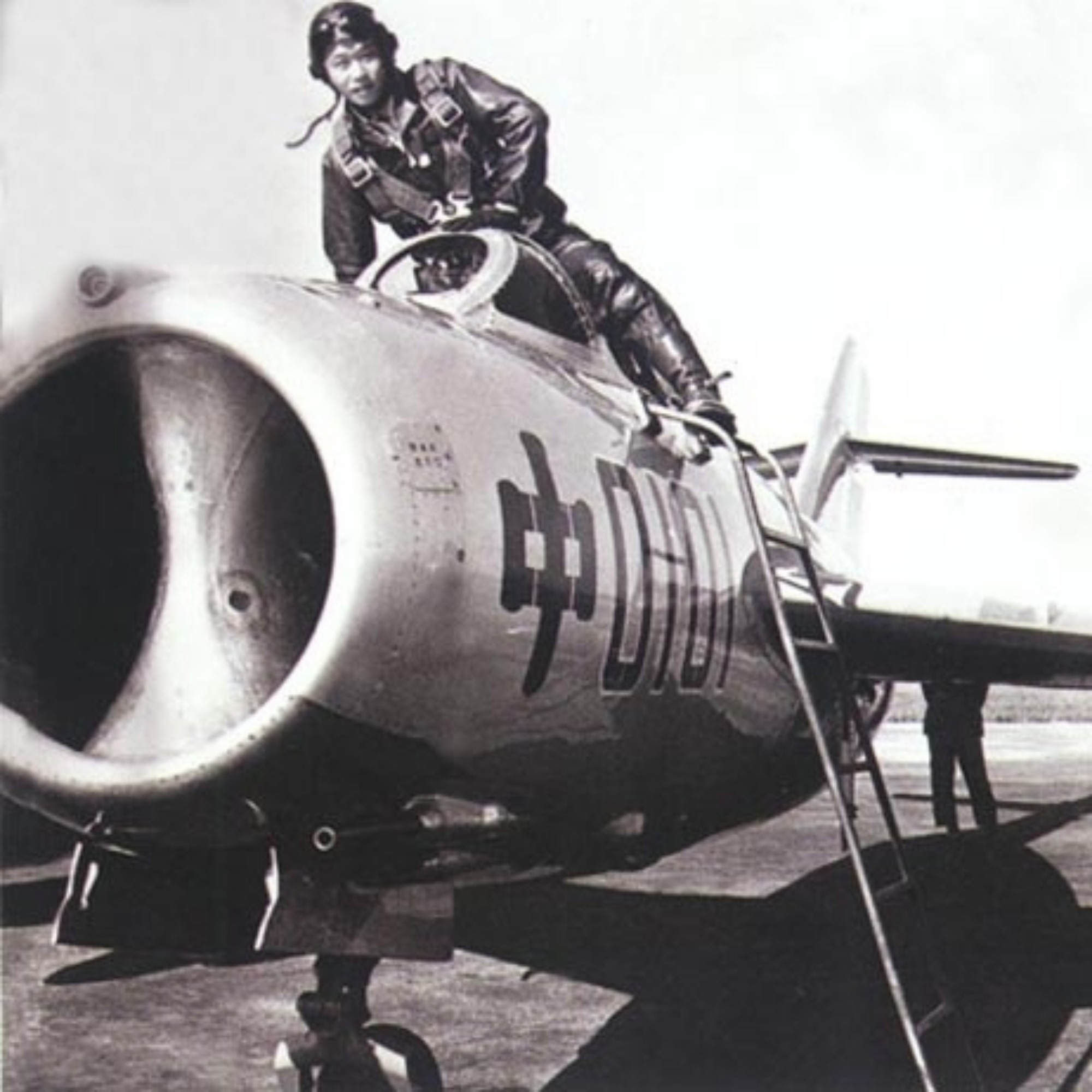 Successful maiden flight of China's first fighter jet J-5 | Today in ...