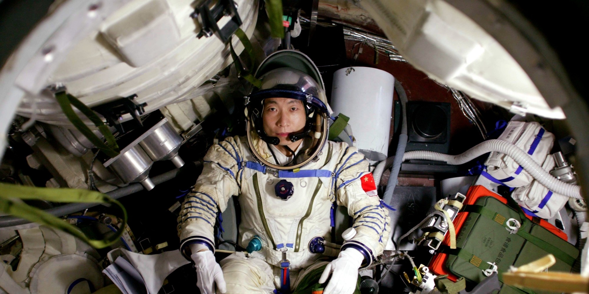 China's first astronaut Yang Liwei successfully “flied” | Today in ...