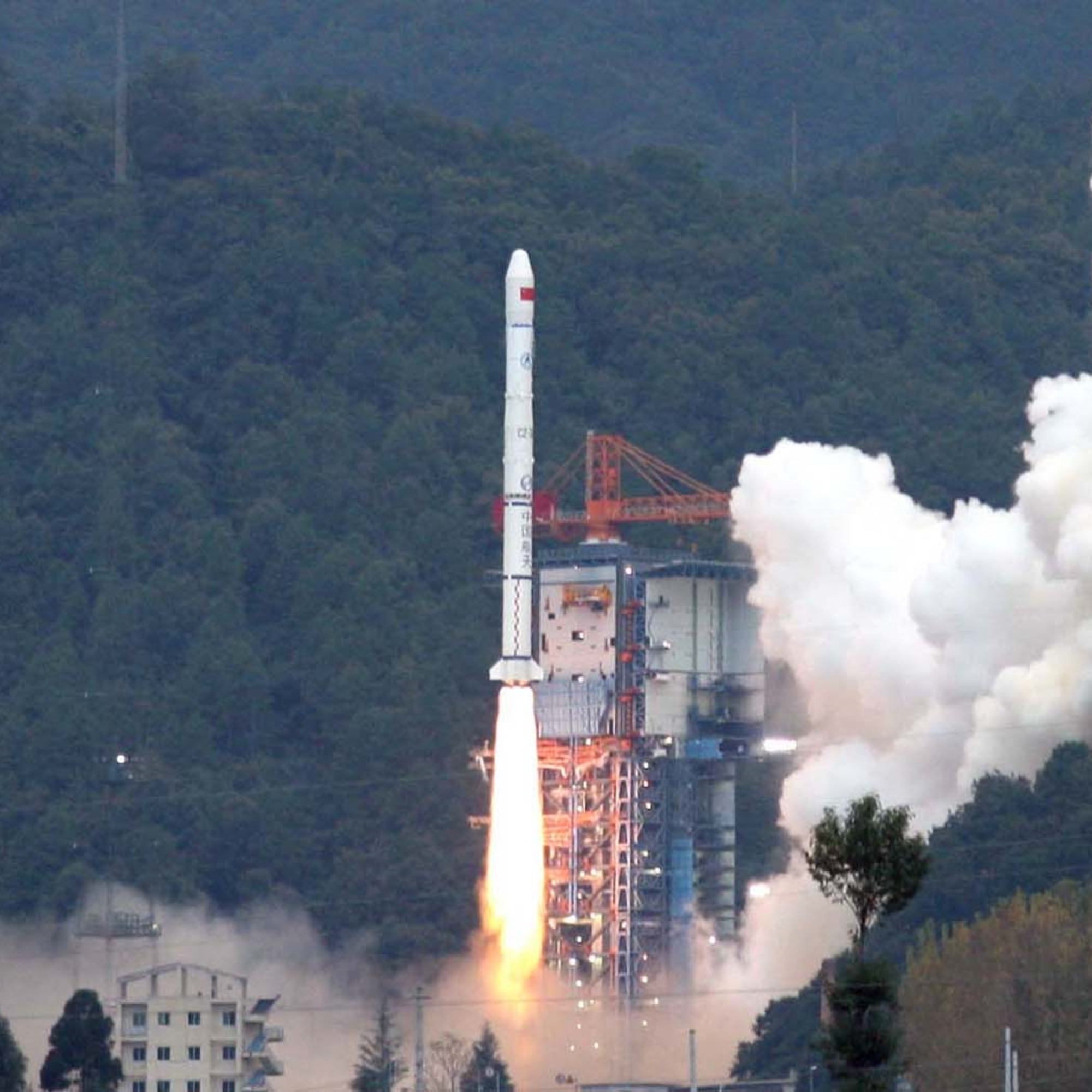 高清多图｜嫦娥六号完成人类首次月背采样 展示五星红旗 | 航空航天 | 中国科技 | 当代中国