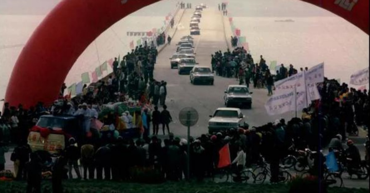 China's longest bridge over an inland lake opened to traffic | Today in ...